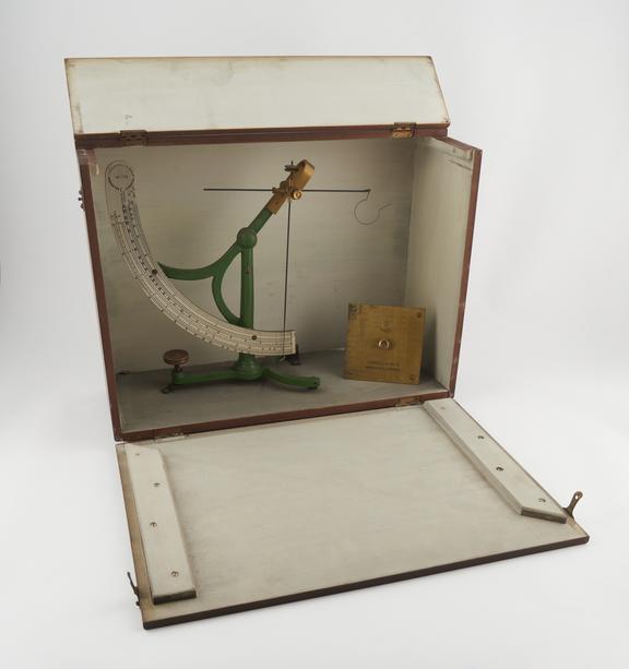 Self indicating cloth and yarn balance | Science Museum Group Collection