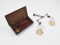 Hand held dispensing balance | Science Museum Group Collection