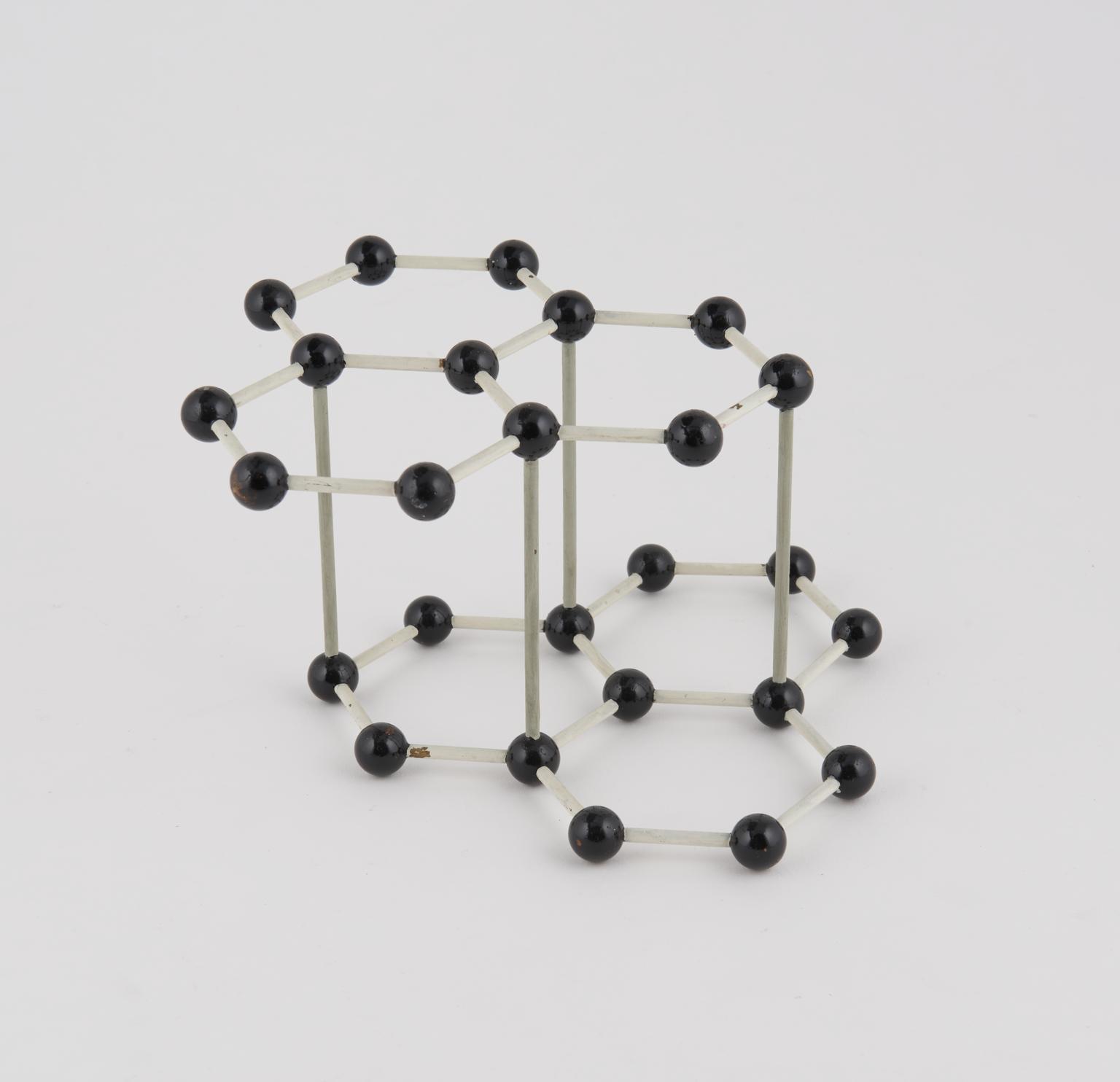X-ray spectrogram diagram of graphite and diamond | Science Museum ...