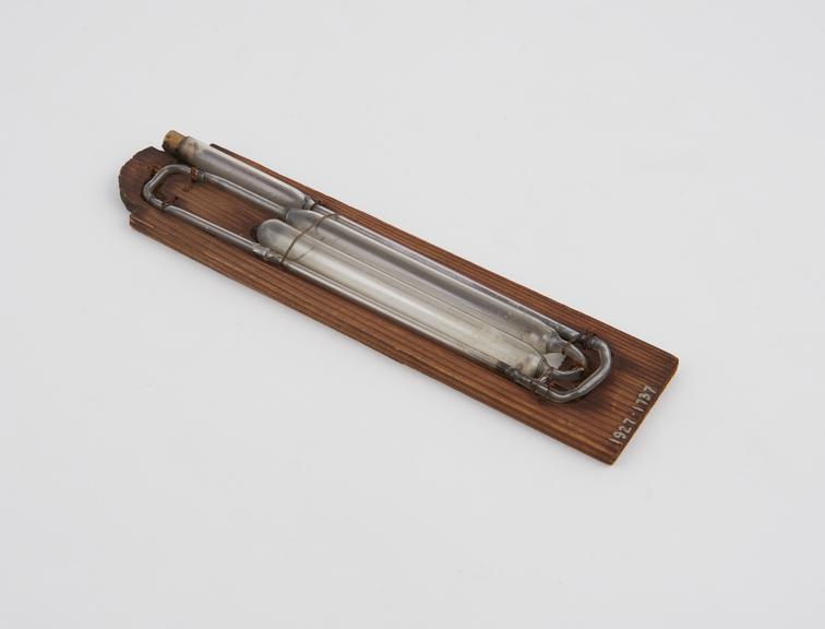 Six's maximum and minimum thermometer | Science Museum Group Collection