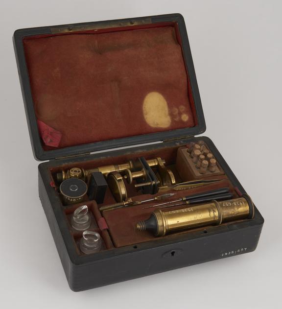 Portable Achromatic Compound microscope | Science Museum Group Collection