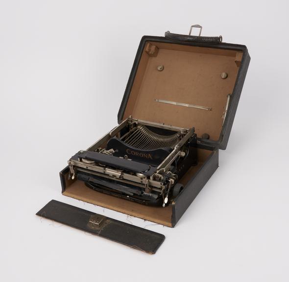Folding portable typewriter in wooden case | Science Museum Group ...