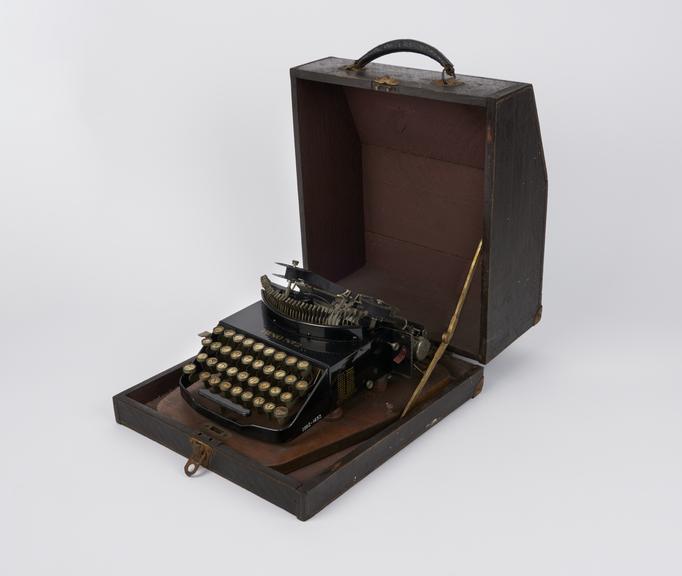 Bing no.2 student portable typewriter (1920s) | Science Museum Group ...