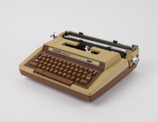 Smith Corona SCM Electra typewriter, 1977 | Science Museum Group Collection