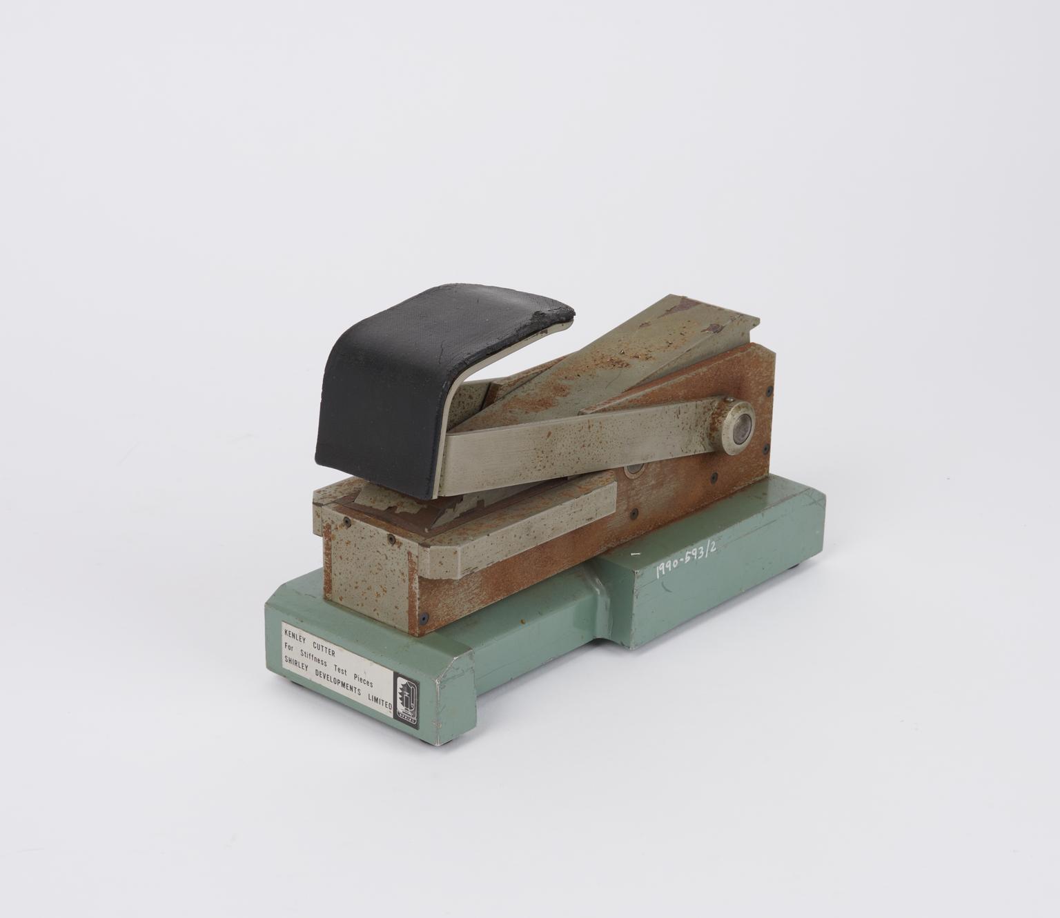 Paper stiffness testing apparatus | Science Museum Group Collection