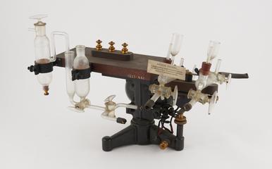 Clark electrode rocker complete with glass electrodes | Science Museum ...