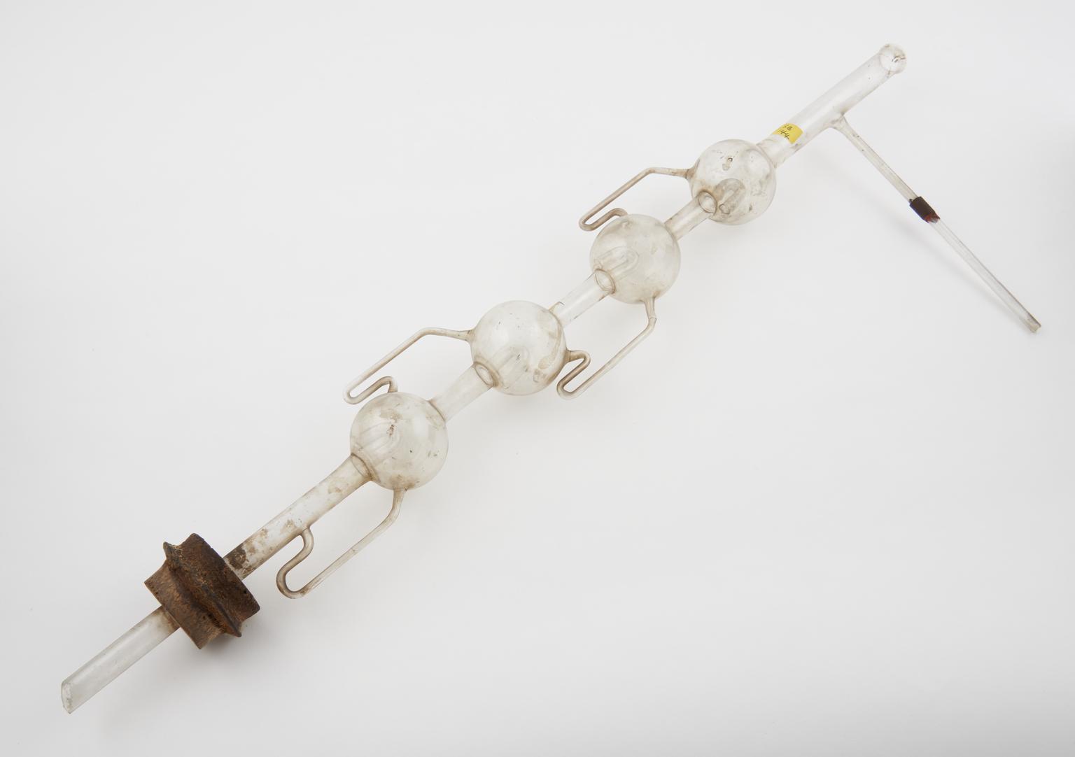 Fractional distillation tube | Science Museum Group Collection