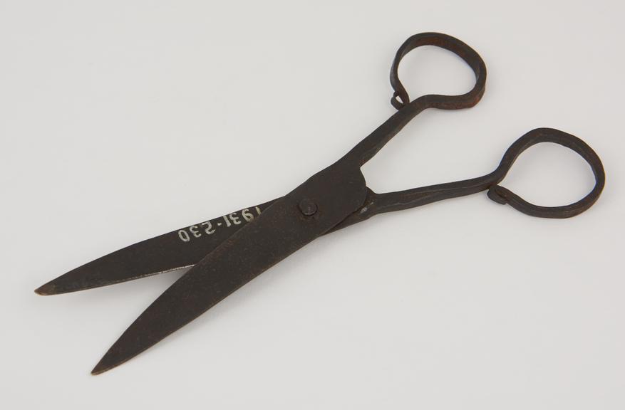 Egyptian native-made wool: scissors | Science Museum Group Collection