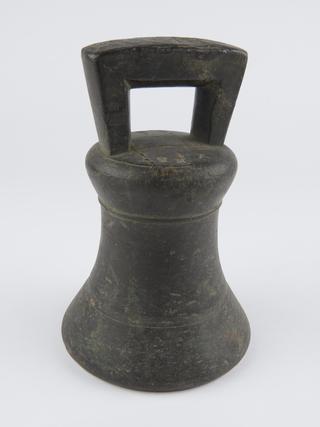 Avoirdupois bronze bell shaped weight, 28lbs, Norfolk | Science Museum ...