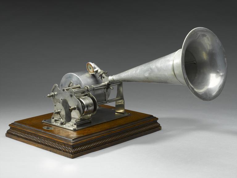Columbia type AB graphophone with aluminium floating reproducer ...