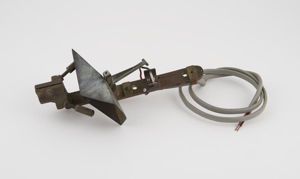 Early type of tipping bucket switch | Science Museum Group Collection