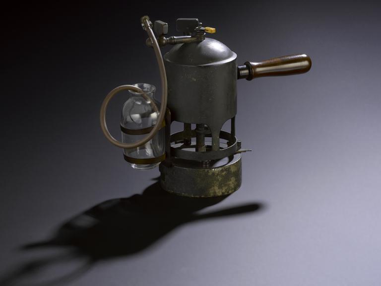 Carbolic steam spray used by Joseph Lister | Science Museum Group ...