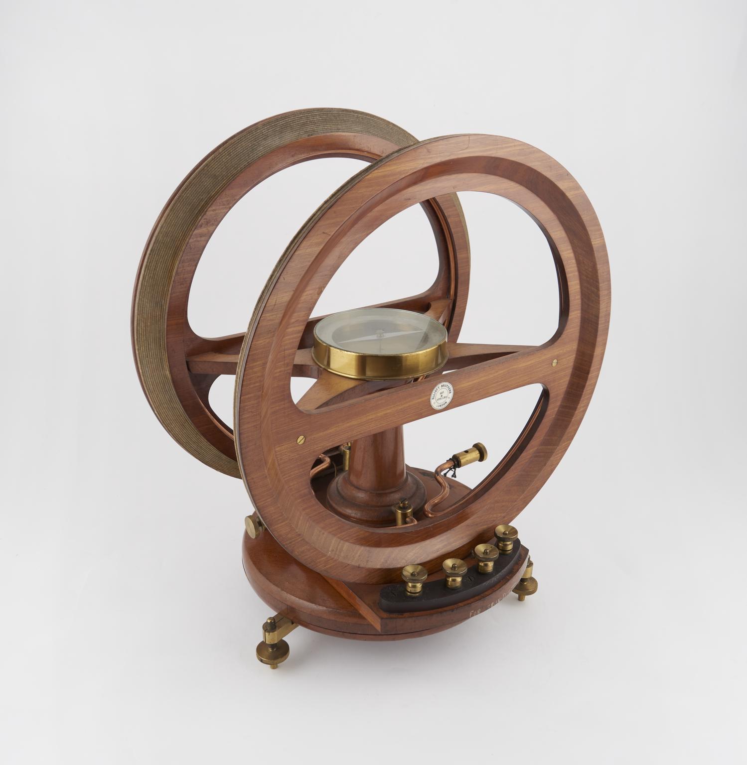 Tangent galvanometer by Elliott Bros. | Science Museum Group Collection