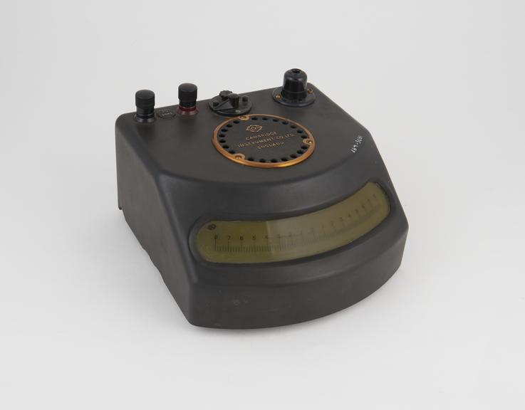 Moving coil "spot" galvanometer with combined lamp and scale | Science ...