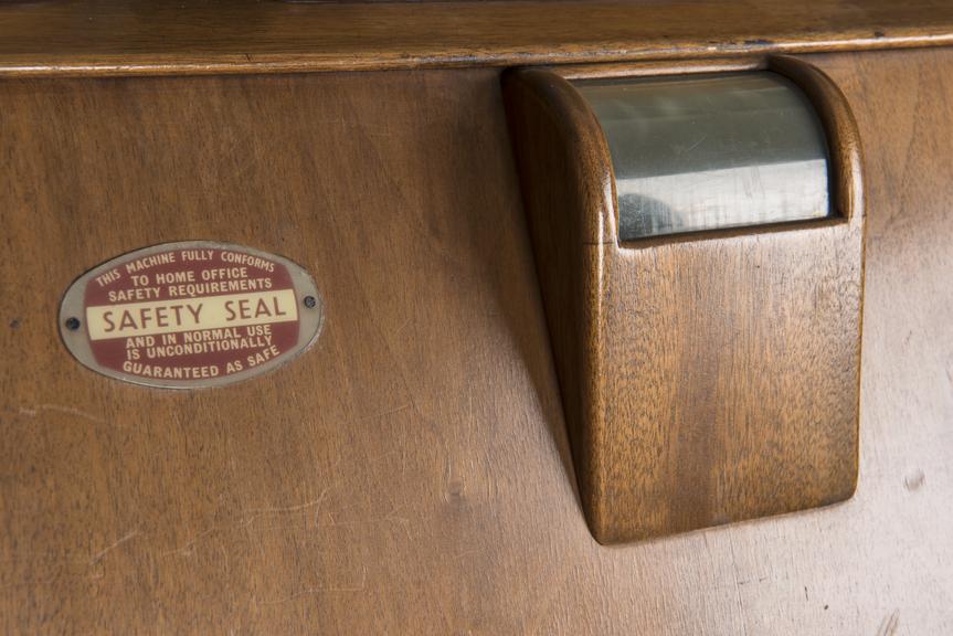 Pedoscope X-ray apparatus | Science Museum Group Collection