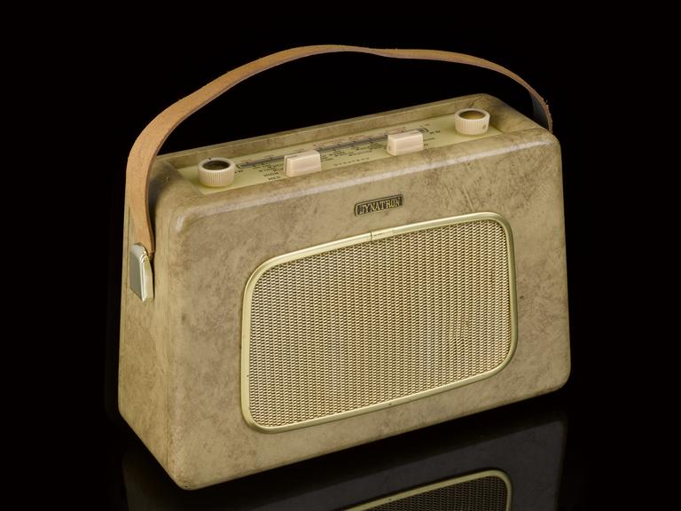 Dynatron TP11 "Nomad" radio | Science Museum Group Collection