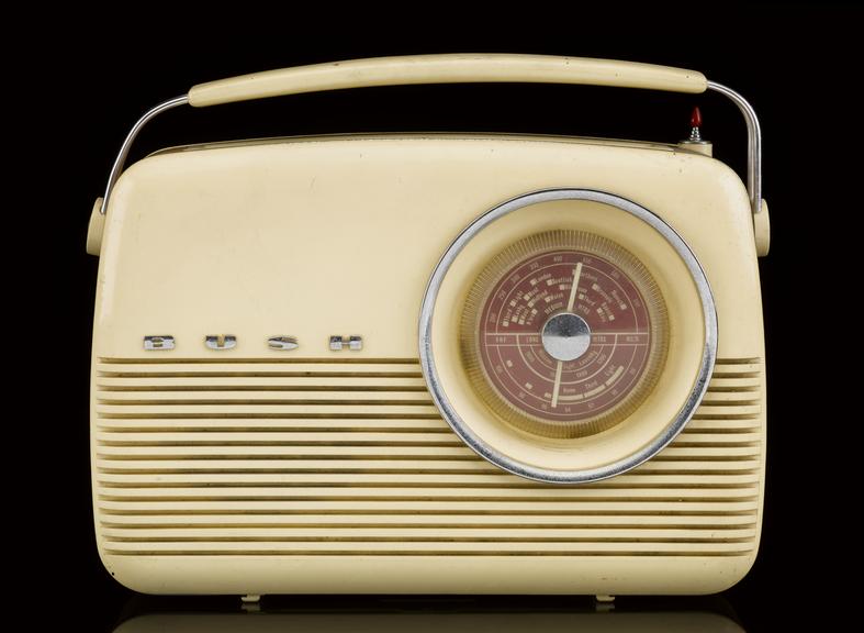 Portable transistor radio set | Science Museum Group Collection