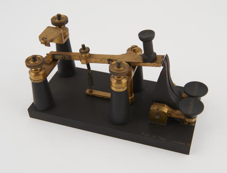 Electrostatic charge-discharge switch by Paul | Science Museum Group ...