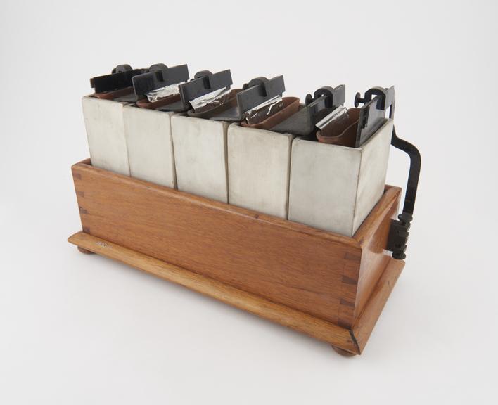 Grove battery of five cells, 1895 | Science Museum Group Collection