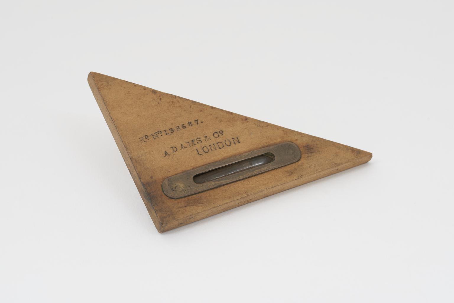 Right-angle gauge, incorporating spirit level | Science Museum Group ...