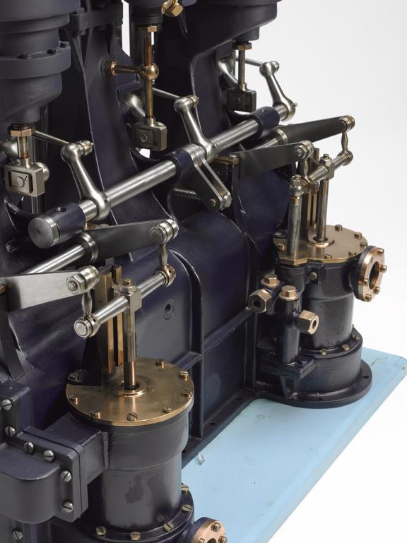 Working Model of the SS Orient's Three Cylinder Compound Screw Engine ...