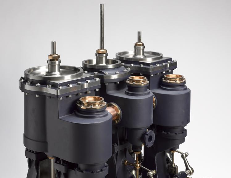 Working Model of the SS Orient's Three Cylinder Compound Screw Engine ...