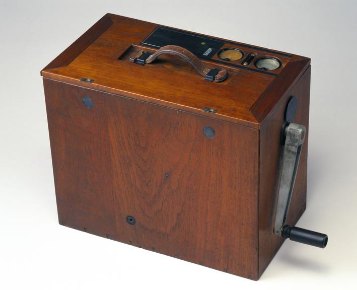 Low power transportable radio transmitter in teak case, 1920-1930 ...