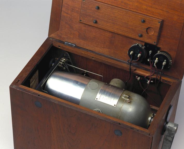 Low power transportable radio transmitter in teak case, 1920-1930 ...