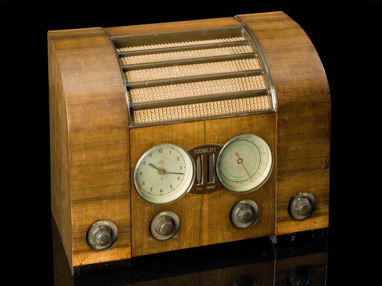 Goblin Timespot radio receiver with electric clock, 1947 | Science ...