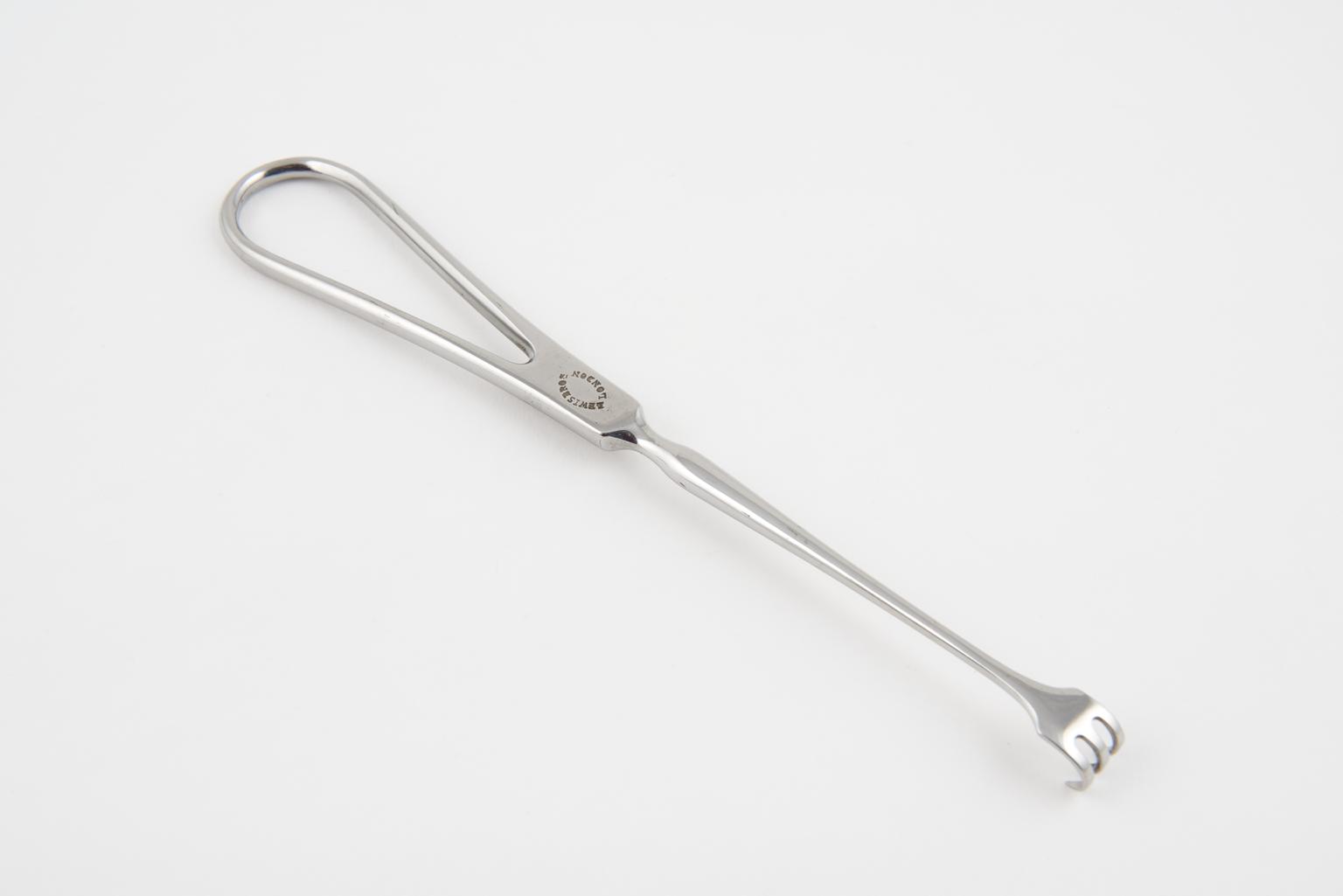 Sharp-toothed retractors | Science Museum Group Collection