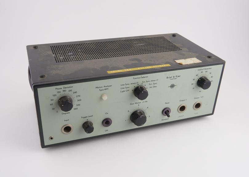 Electronic multimeter | Science Museum Group Collection