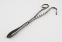 Straight lithotomy forceps with bilateral scoop blades and cross-action ...