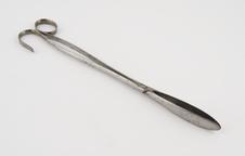 Straight lithotomy forceps with bilateral scoop blades and cross-action ...
