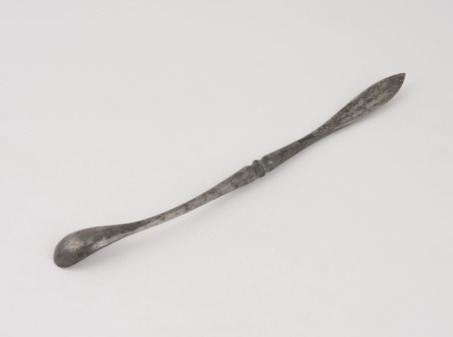 Double-ended lithotomy scoop with one shallow tapered blade and one ...