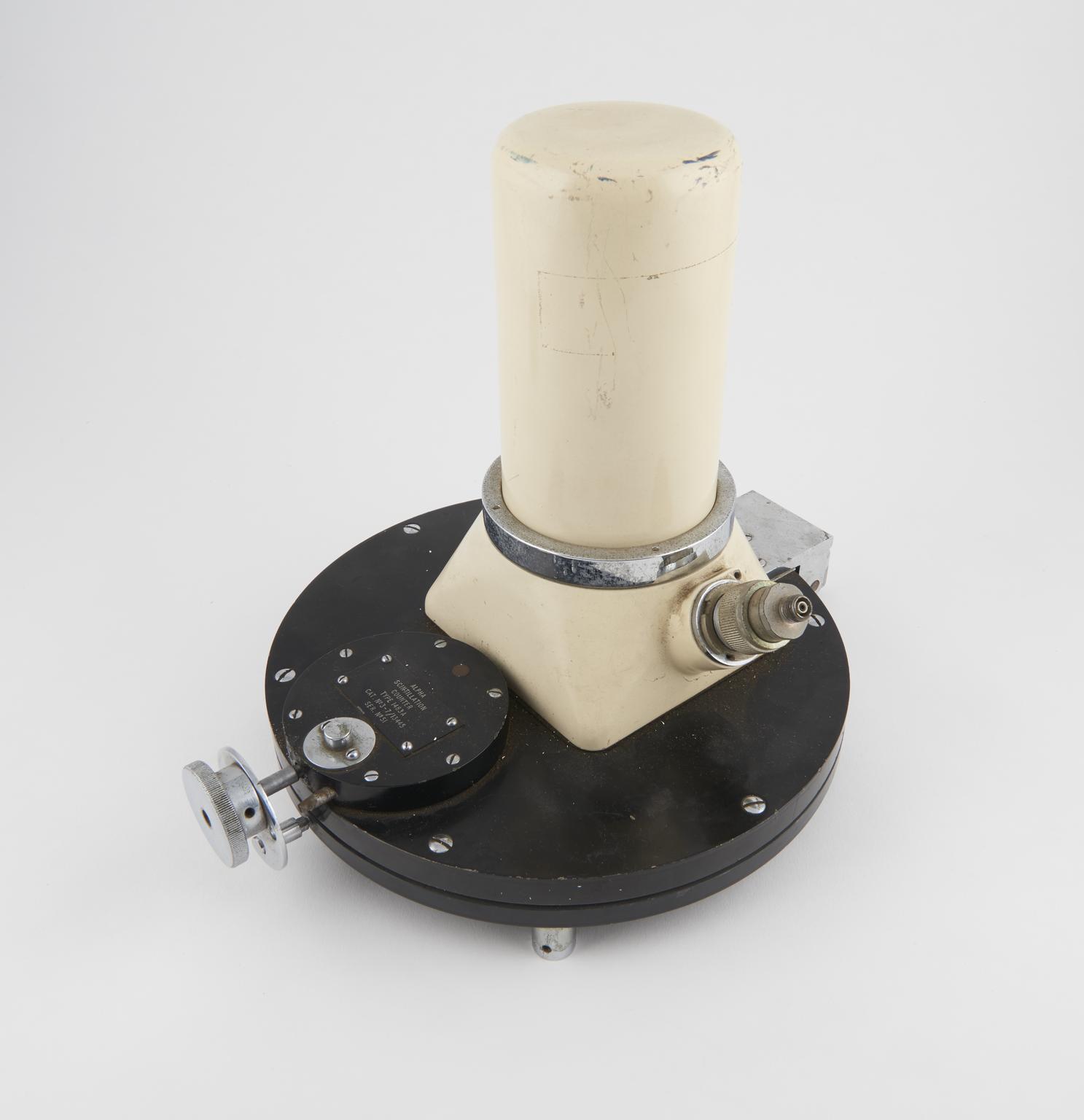 Alpha scintillation counter type 1483A | Science Museum Group Collection