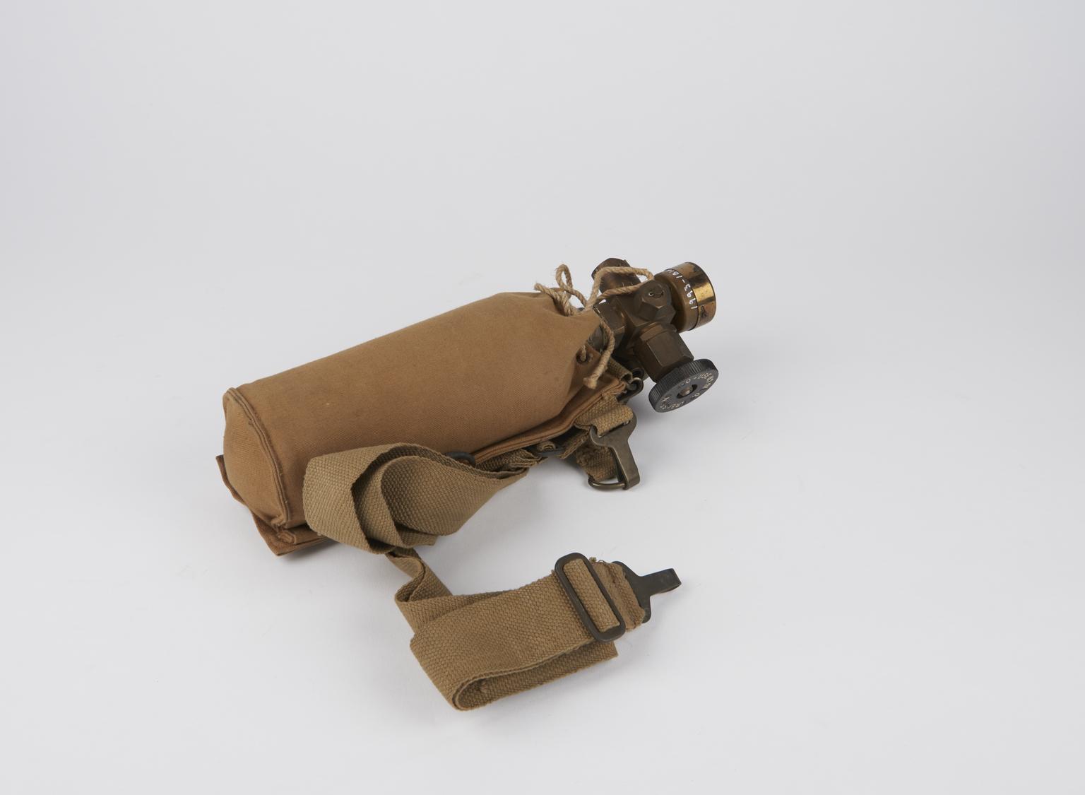 Portable Oxygen Set, Mk. 9. | Science Museum Group Collection