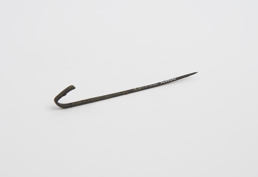 Needle with recurved distal end | Science Museum Group Collection