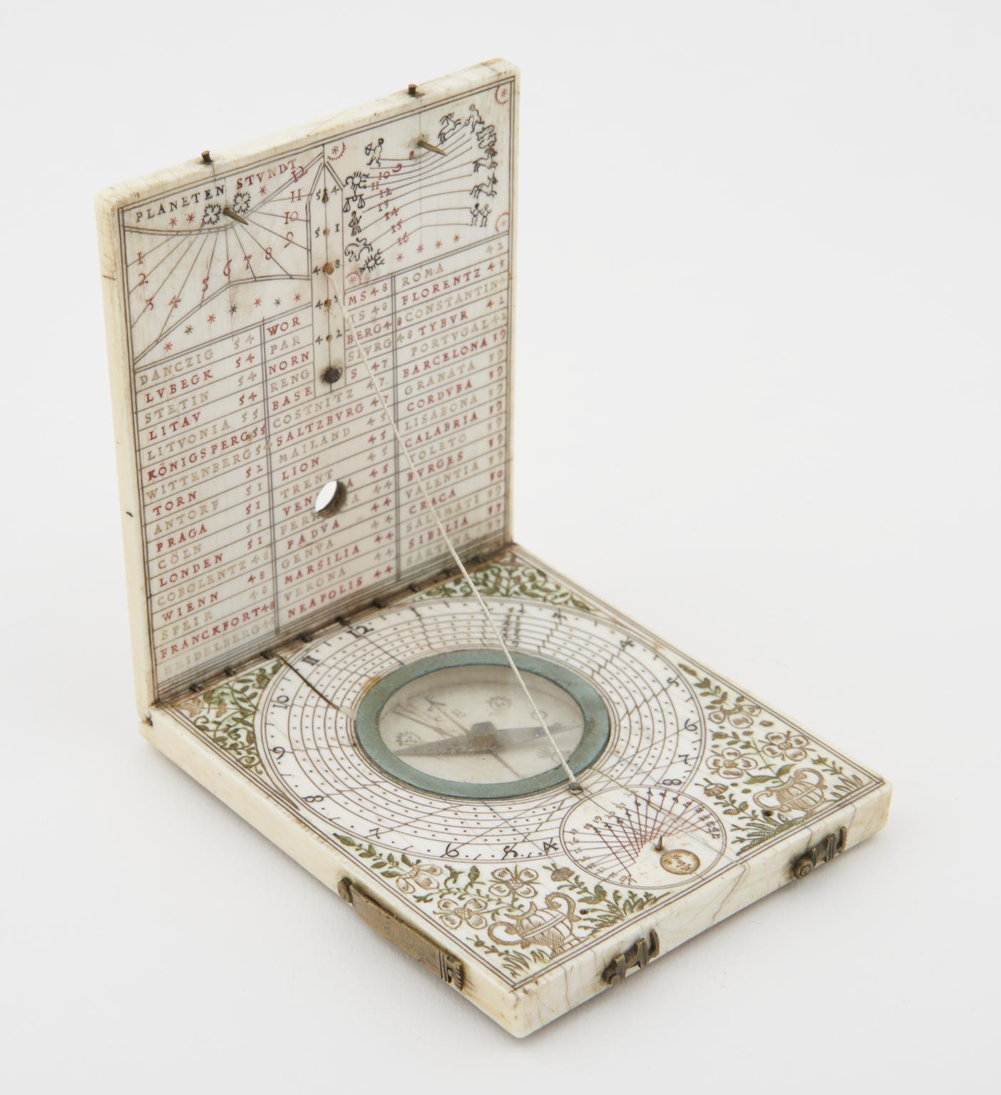 Tablet sun-dial with string gnomon | Science Museum Group Collection
