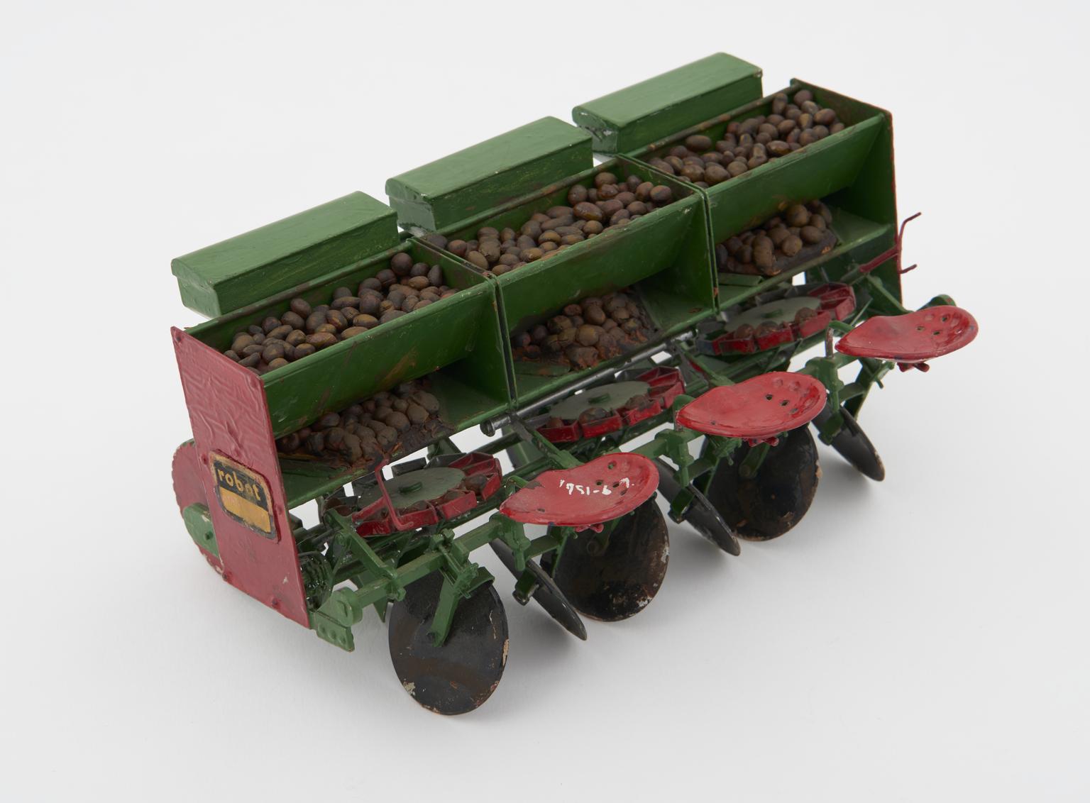 1:12 scale model of a potato planter | Science Museum Group Collection