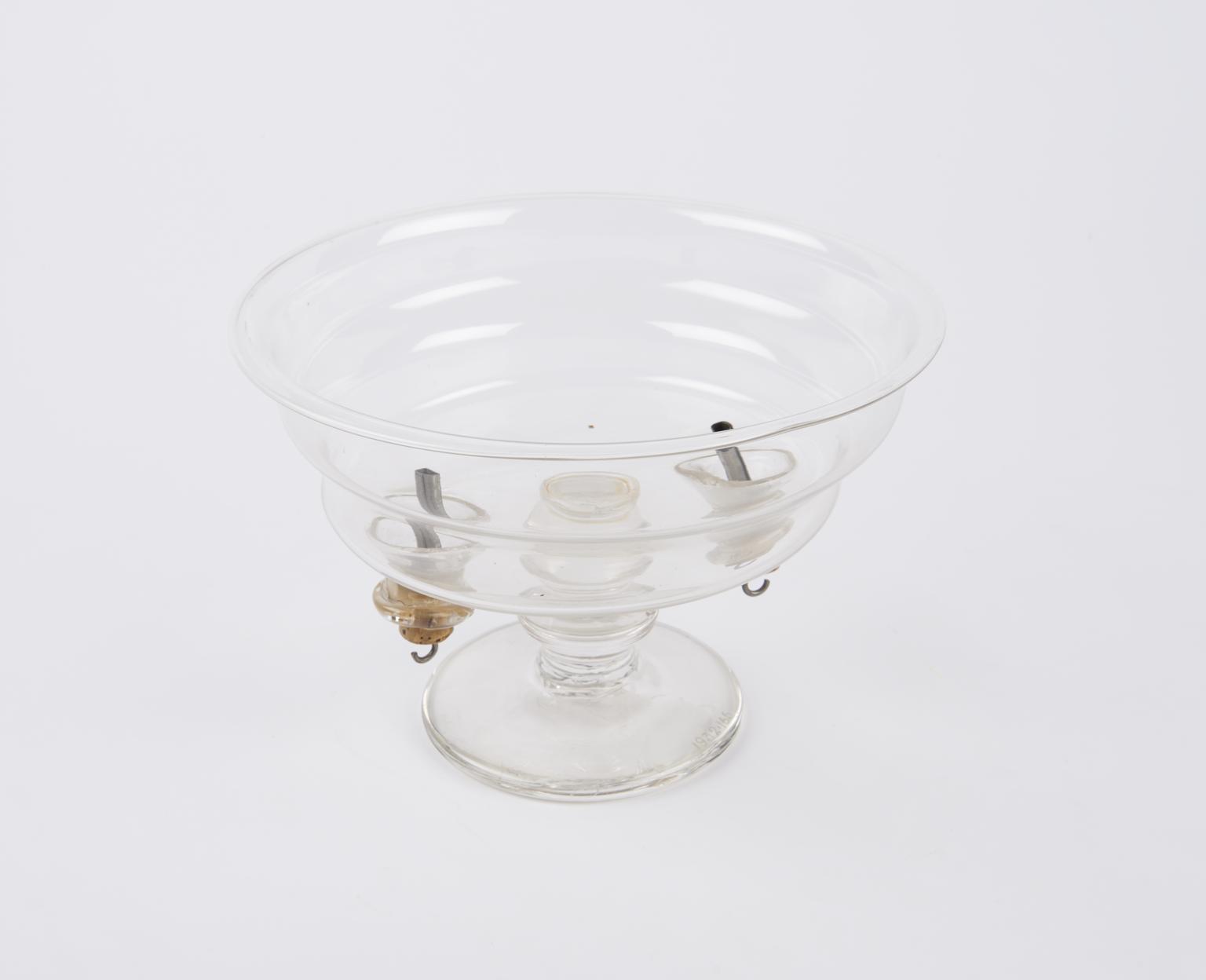 Davy's large electrolysis trough, 1810, replica | Science Museum Group ...