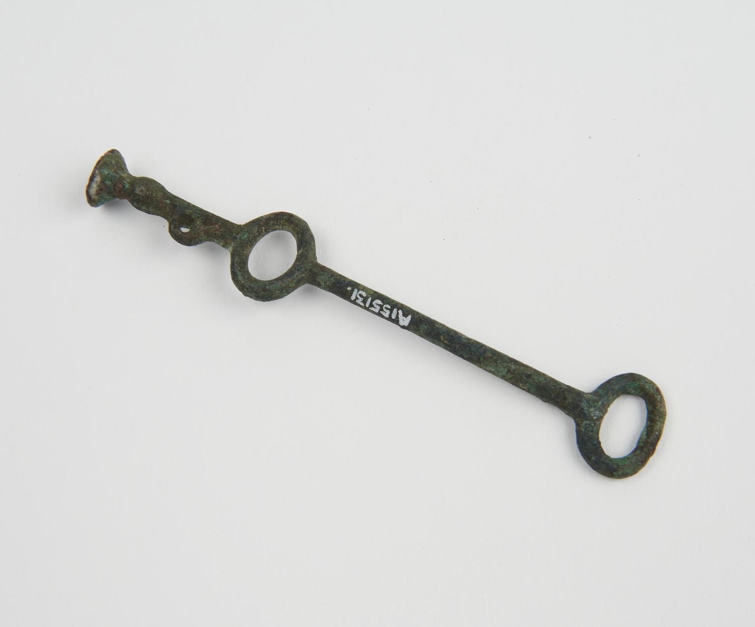 Unidentified bronze handle(?), Roman(?) | Science Museum Group Collection