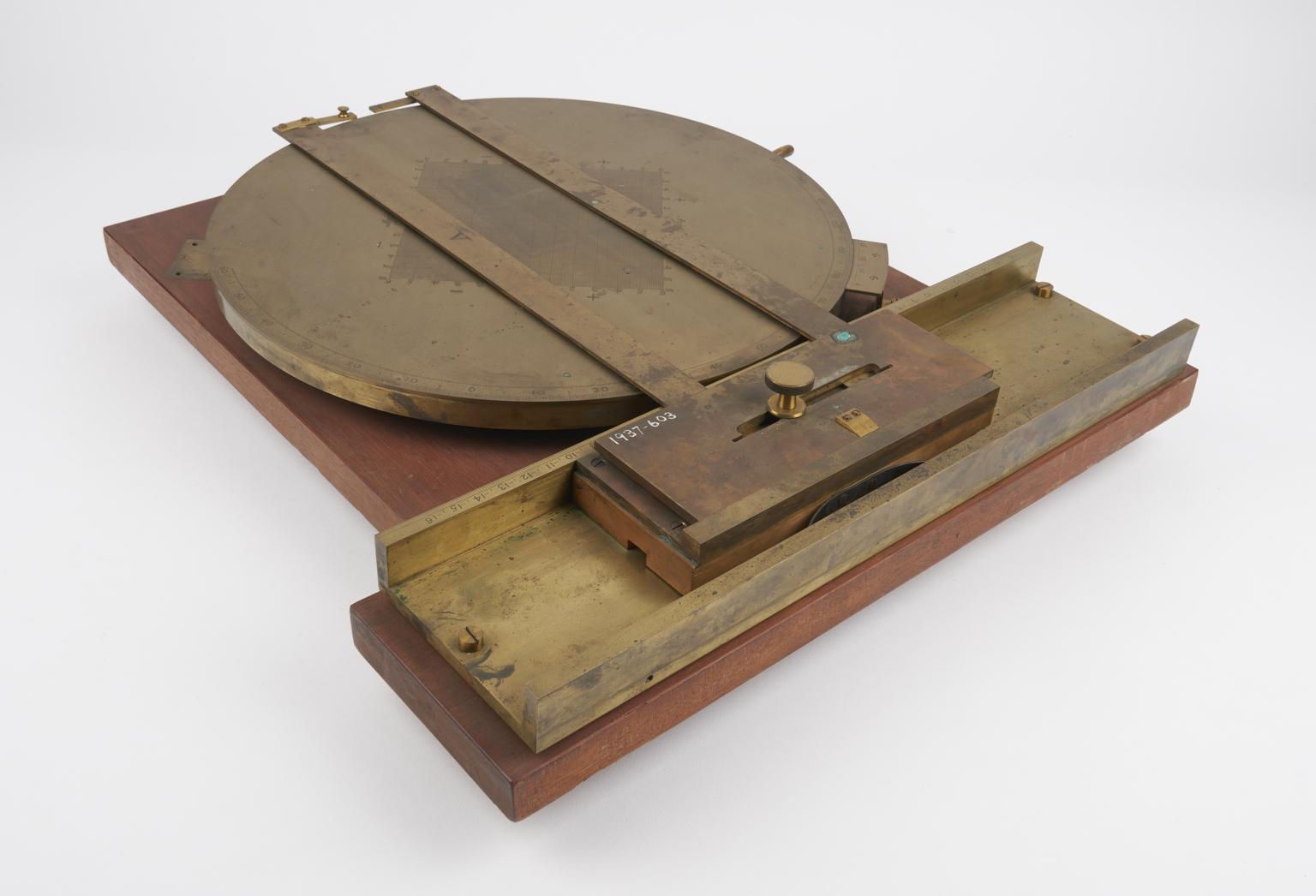Brass astronomical calculator | Science Museum Group Collection