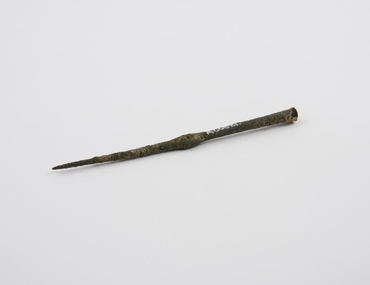 Bronze needle, Roman, eye in middle of stem | Science Museum Group ...