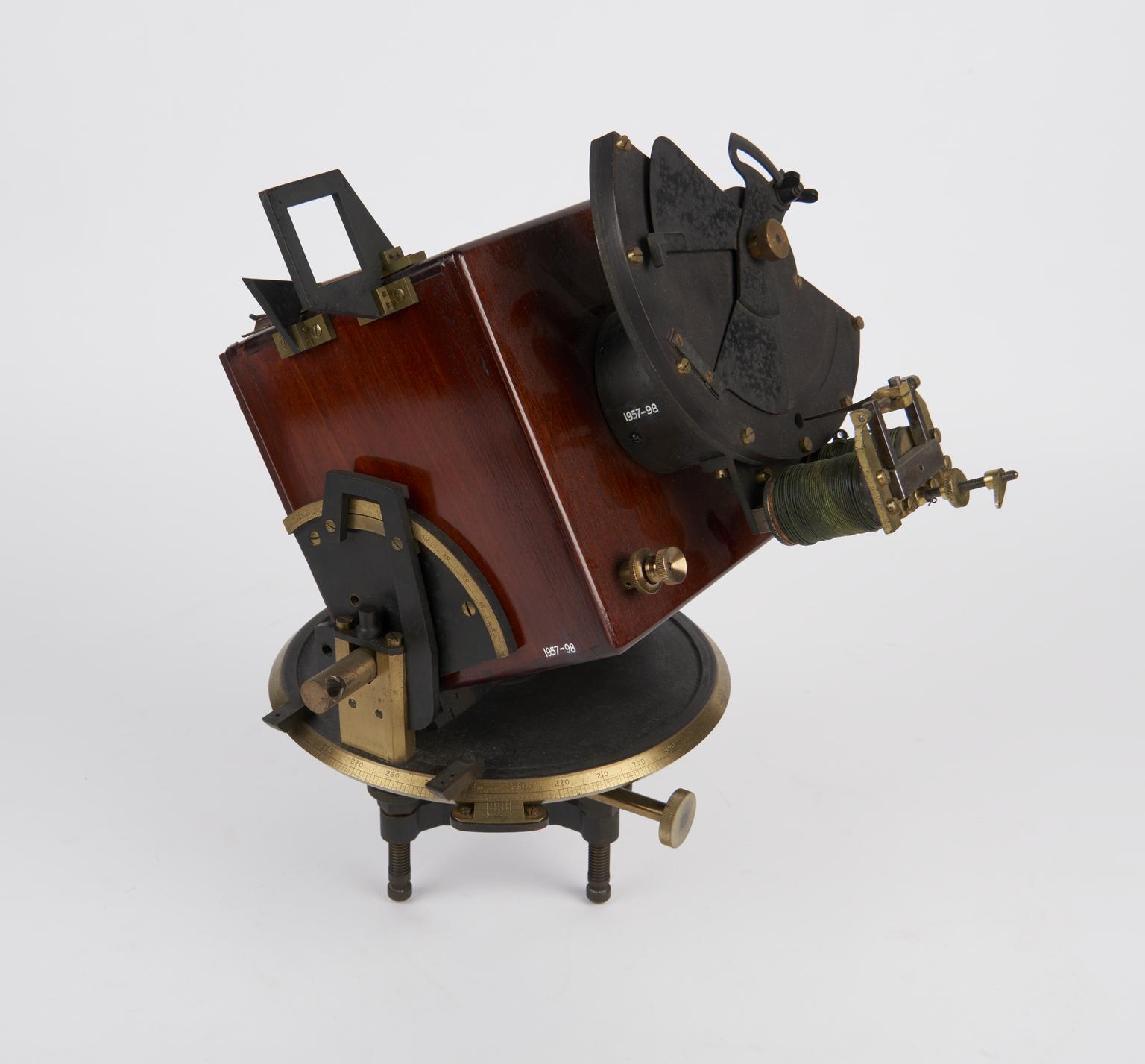 Pair of stereo photographic cloud cameras, 1885-1890 | Science Museum ...