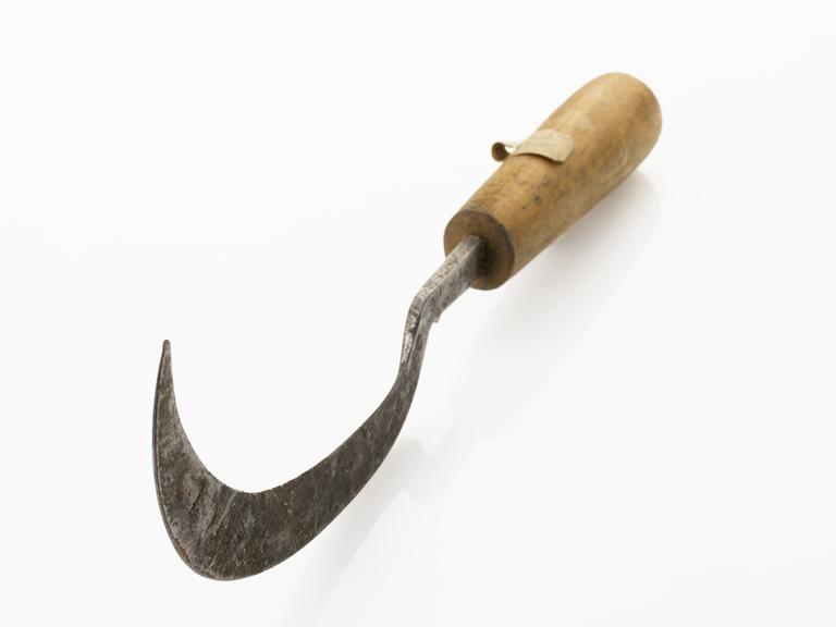 Serrated sickle used for rice harvesting | Science Museum Group Collection