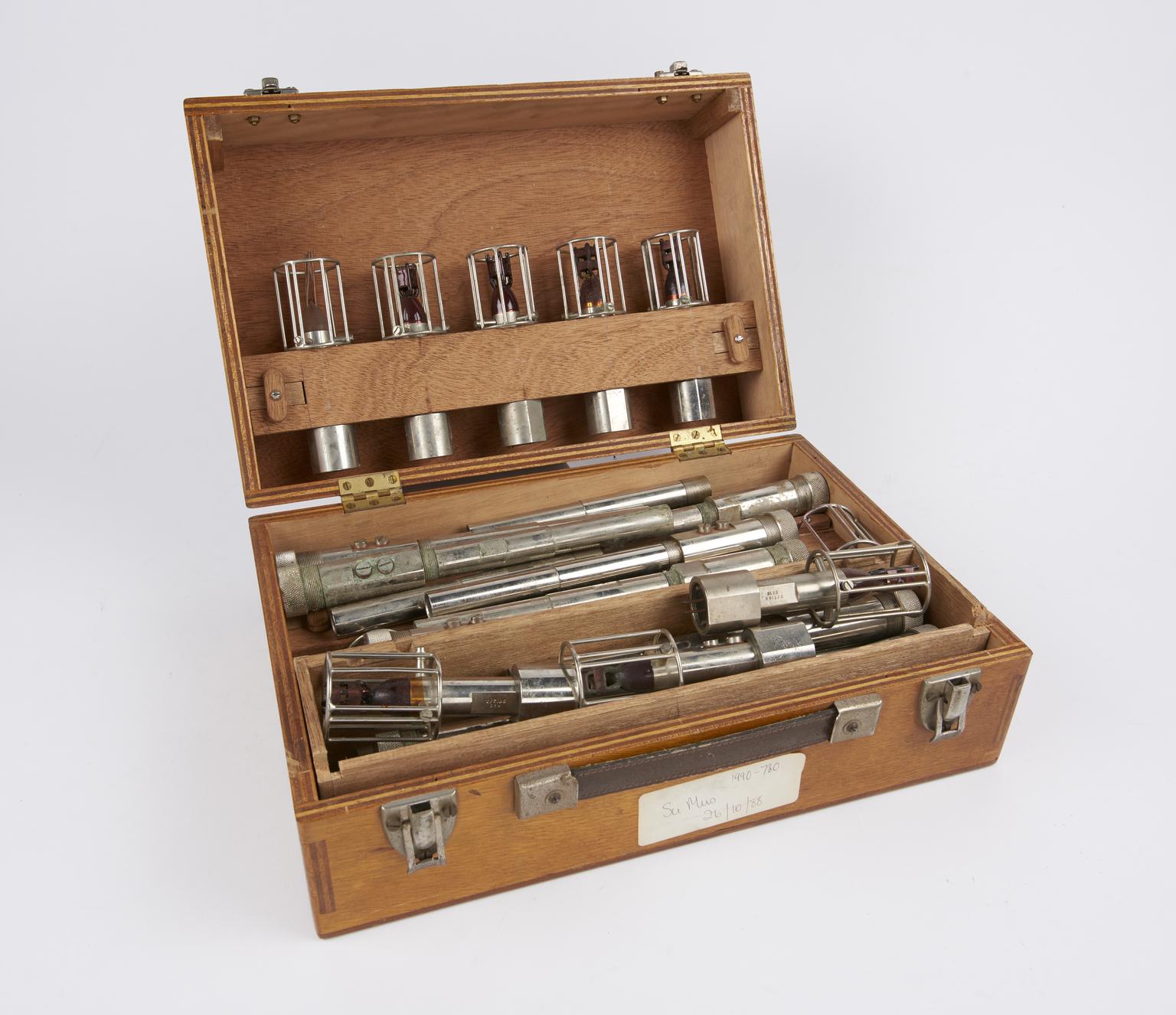 Small case of sea thermometers | Science Museum Group Collection