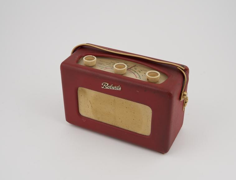Roberts transistor radio receiver Type R200 | Science Museum Group ...