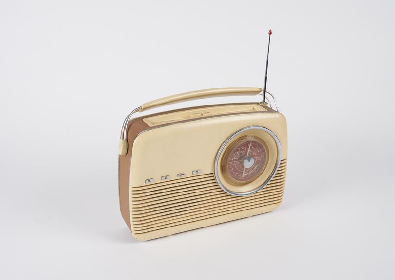 Portable transistor radio set | Science Museum Group Collection