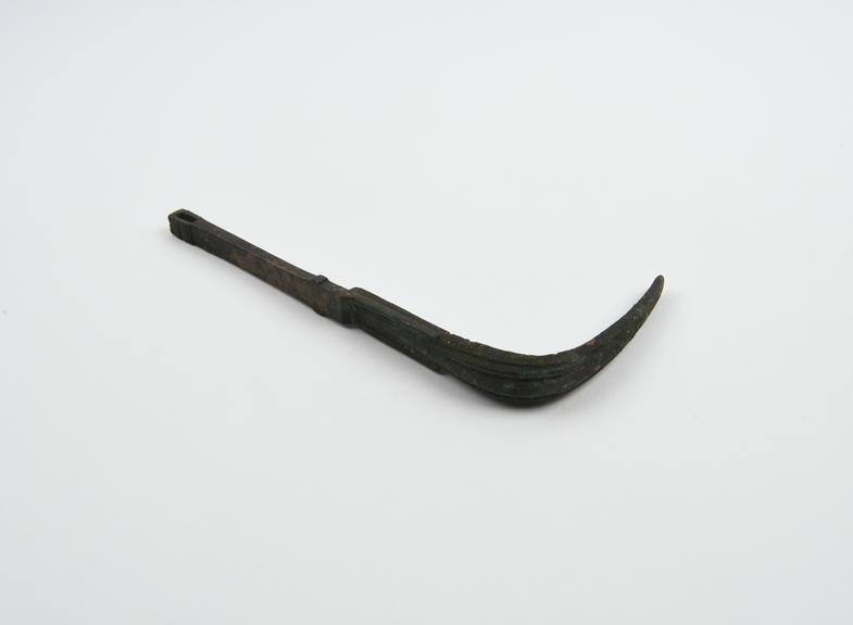 Bronze strigil with curved blade and solid handle | Science Museum ...