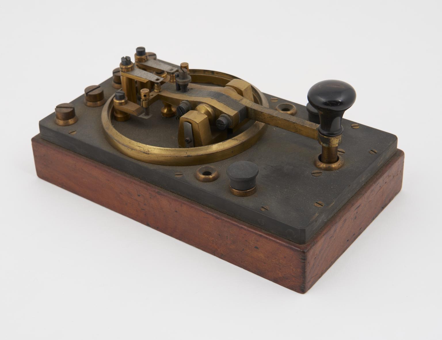 10. Two telegraph keys | Science Museum Group Collection